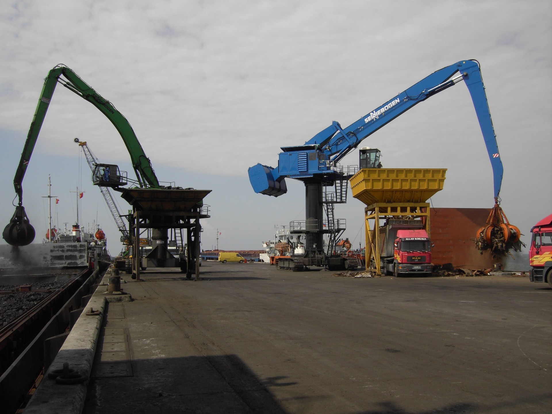 Sennebogen 880 EQ Umschlagmaschine - Sennebogen - Baumaschinen & Bau ...